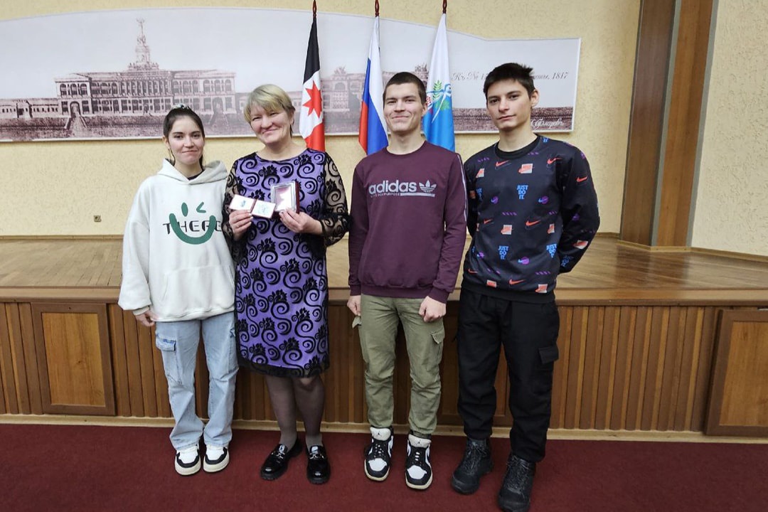 IMZ Employee's Family Awarded Family Valor Badge of Distinction